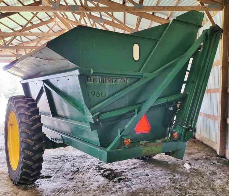 Richardton 960 Harvesting Forage Wagons for Sale | Tractor Zoom