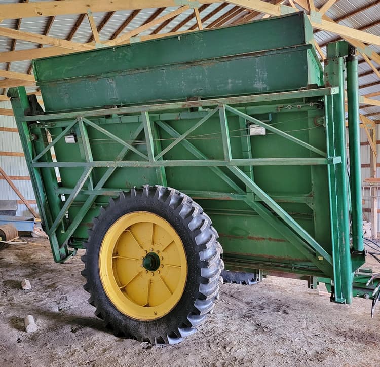 Richardton 960 Harvesting Forage Wagons for Sale | Tractor Zoom