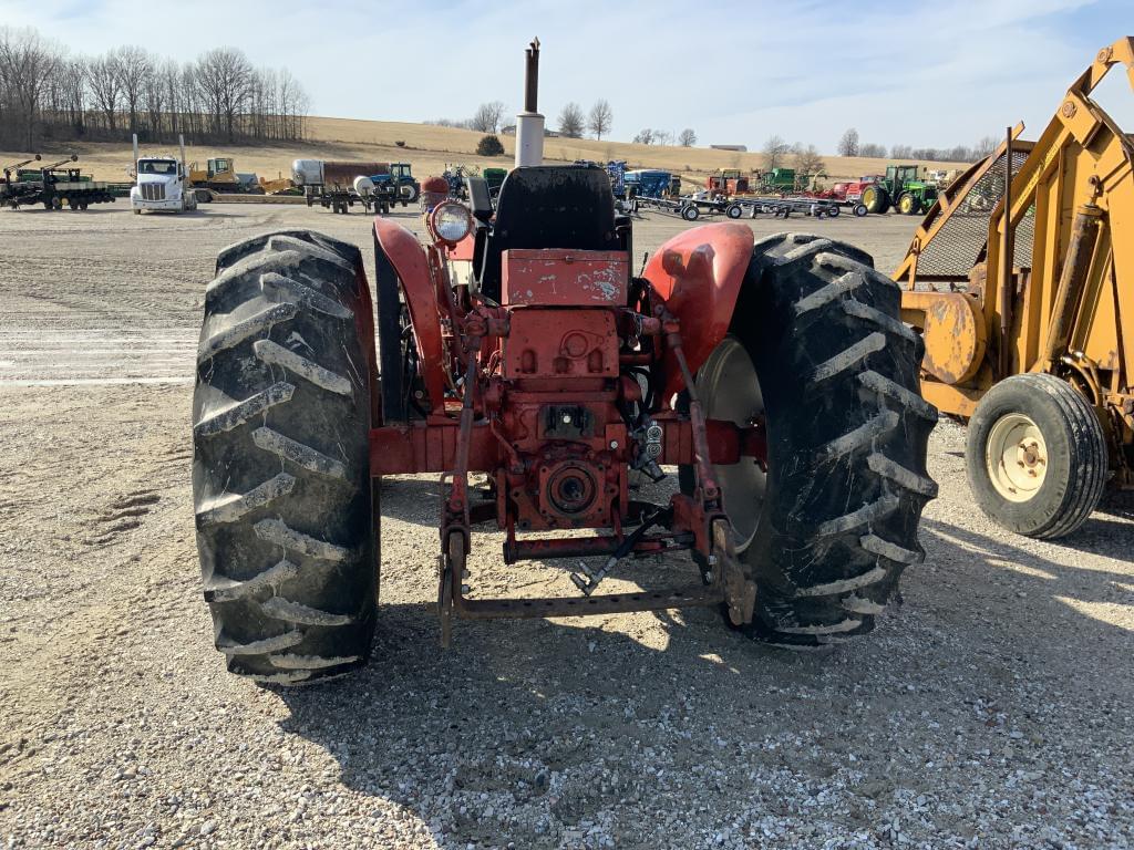 Tractor Zoom - International Harvester 606
