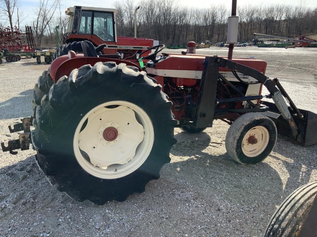 Tractor Zoom - International Harvester 606