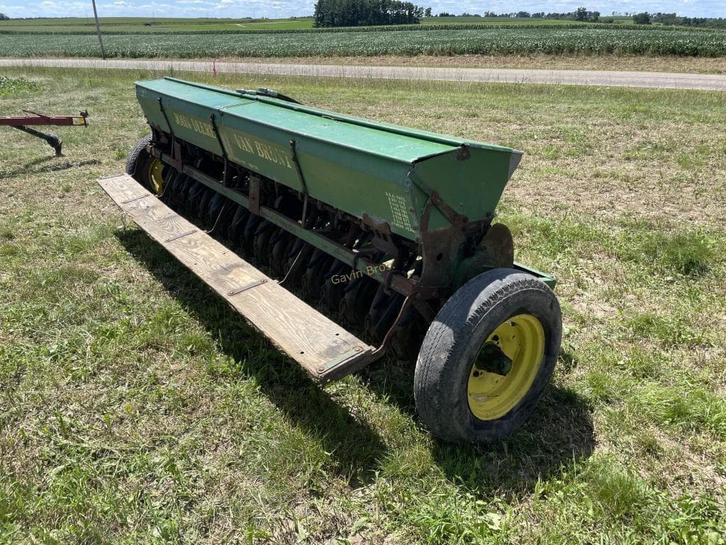 Tractor Zoom - John Deere Van Brunt