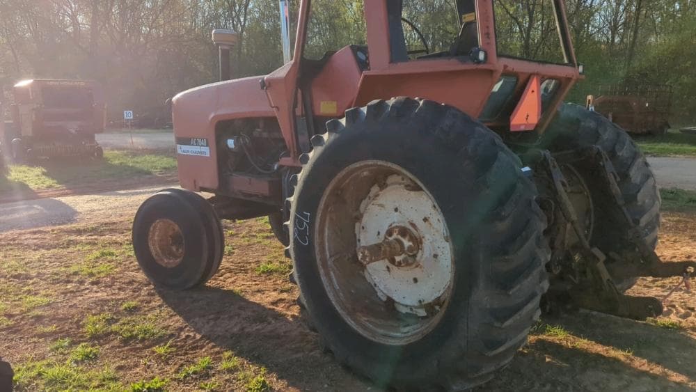 Allis Chalmers 7040 Tractors 100 to 174 HP for Sale | Tractor Zoom