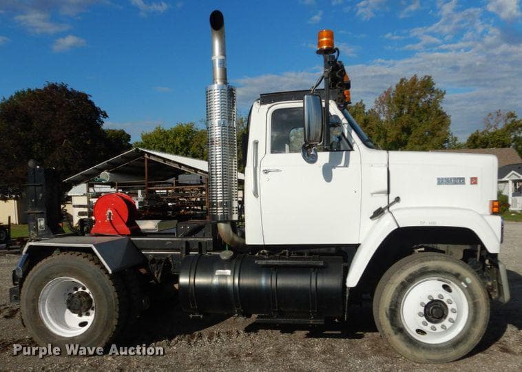 Tractor Zoom - 1985 GMC Brigadier