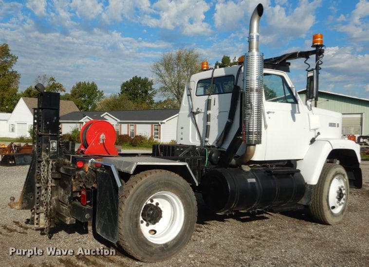 Tractor Zoom - 1985 GMC Brigadier