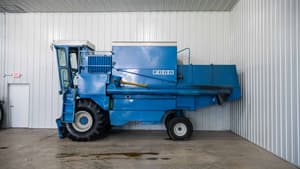 SOLD - 1976 Ford 642 Combines with 3,008 Hrs | Tractor Zoom