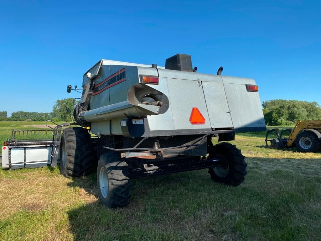 Gleaner R62 Combines Class 6 for Sale | Tractor Zoom