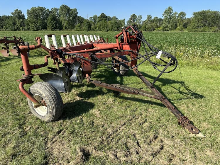 International Harvester 700 Tillage Plows for Sale | Tractor Zoom