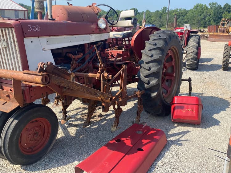 Farmall 504 Tractors 40 to 99 HP for Sale | Tractor Zoom