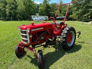 SOLD - 1959 Farmall Cub Lot No. 3180 Tractors with 12 HP | Tractor Zoom