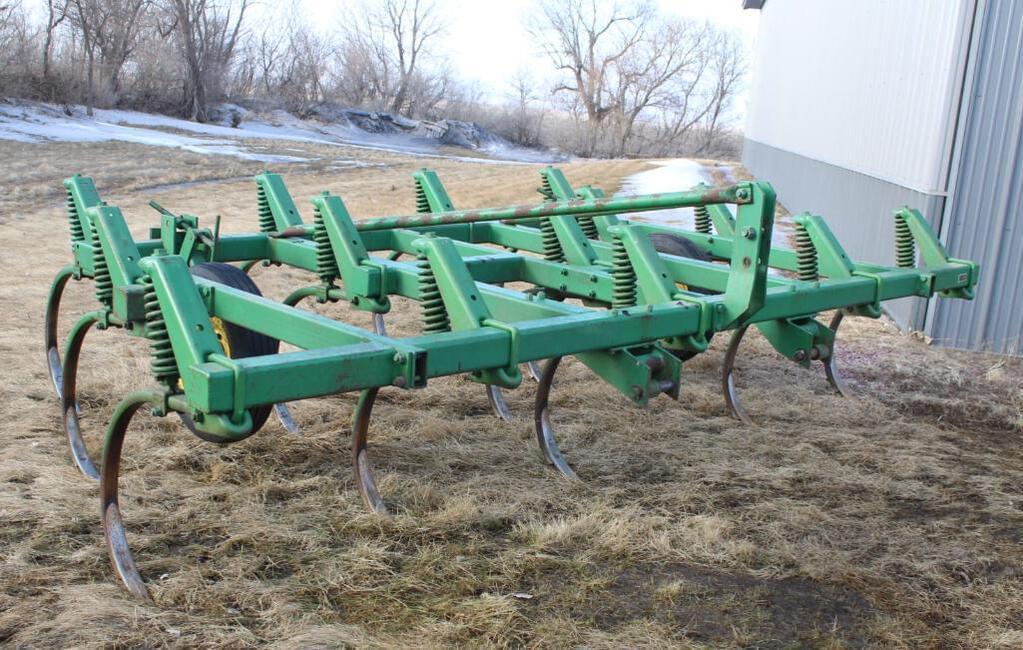 John Deere 1610 Tillage Chisel Plows for Sale | Tractor Zoom