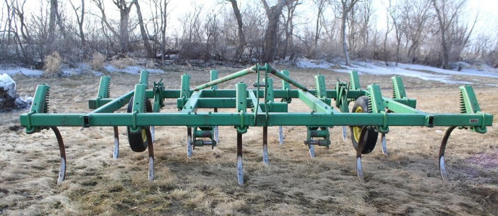 John Deere 1610 Tillage Chisel Plows for Sale | Tractor Zoom