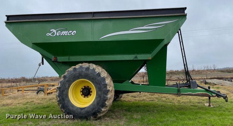 Demco 1050 Harvesting Grain Carts for Sale | Tractor Zoom