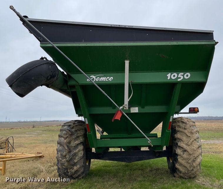 Demco 1050 Harvesting Grain Carts for Sale | Tractor Zoom