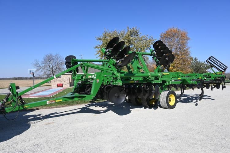 SOLD - 2016 John Deere 2730 Tillage Disk Rippers | Tractor Zoom