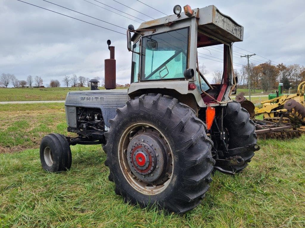 Tractor Zoom - 1975 White 2-150