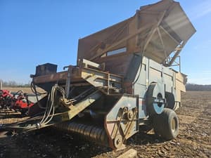 SOLD - Amadas M9097-7 Lot No. 235 Combines with --- Hrs | Tractor Zoom