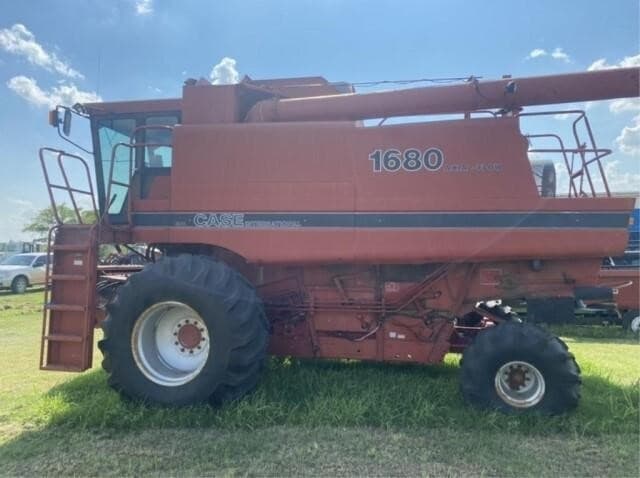 Case IH 1680 Combines Class 5 for Sale | Tractor Zoom