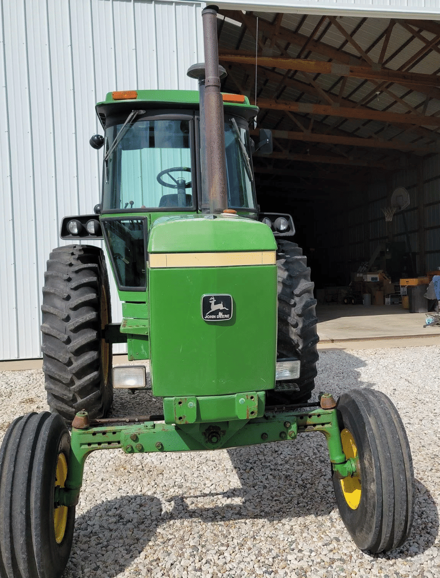 Tractor Zoom - John Deere 4440