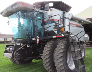 SOLD - 2000 Gleaner R62 Lot No. 5c927115-5217-11ec-ac98-0246304ce823 ...