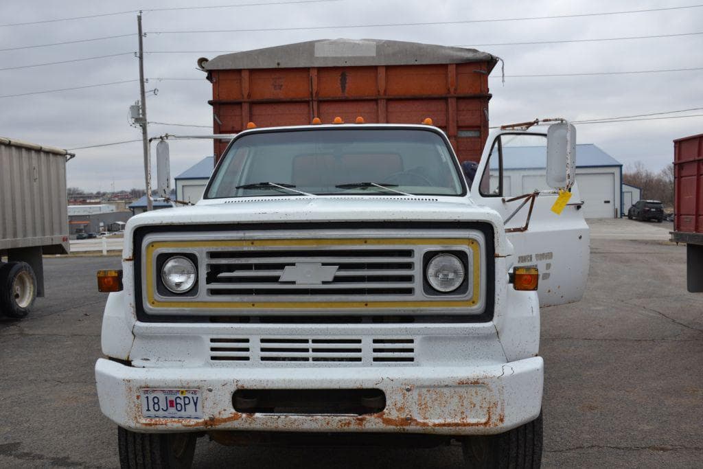 Tractor Zoom - 1977 Chevrolet C65