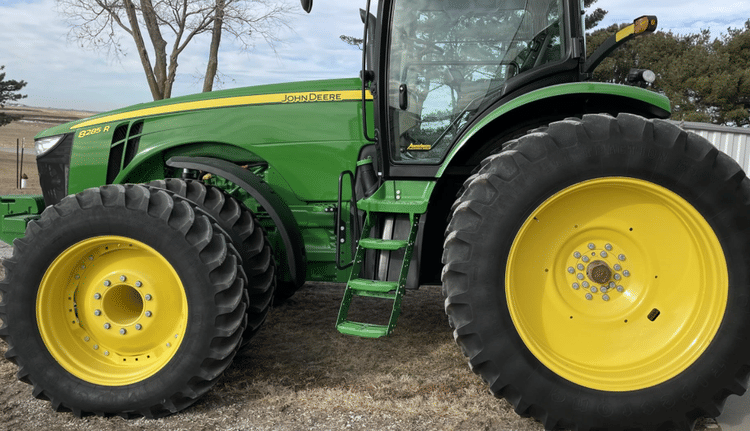 2011 John Deere 8285R Tractors 175 to 299 HP for Sale | Tractor Zoom