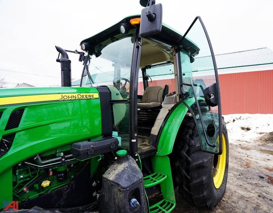 Tractor Zoom - 2018 John Deere 5100E