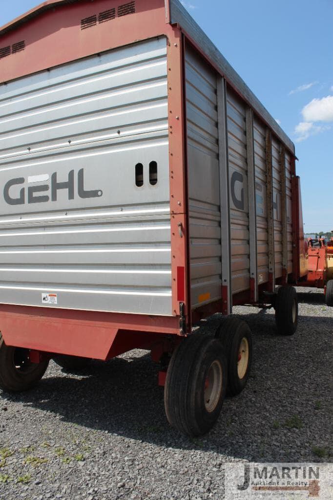 Gehl 1620 Harvesting Forage Wagons for Sale | Tractor Zoom