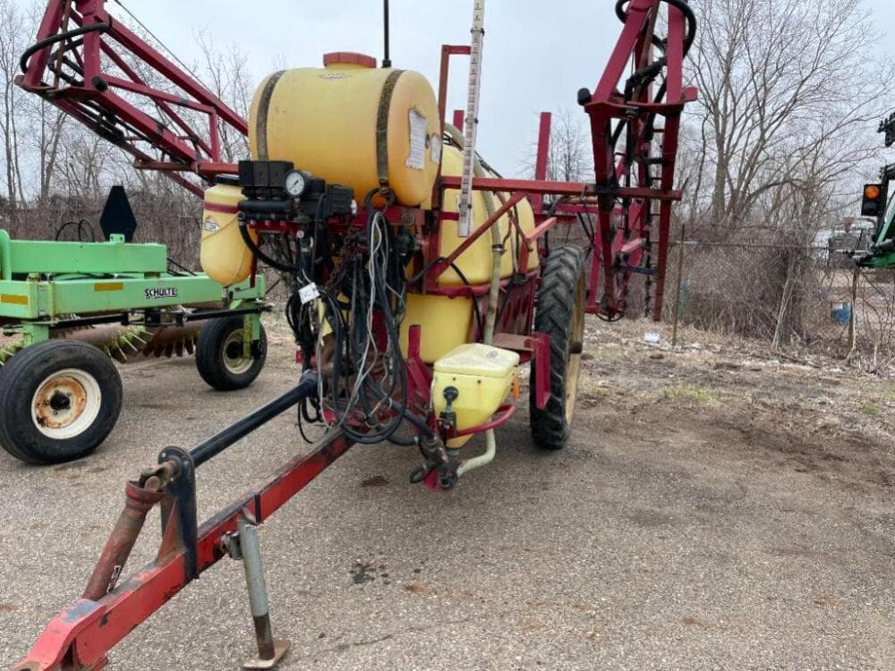 Hardi 650 Chemical Applicators Sprayers - Pull Type for Sale | Tractor Zoom