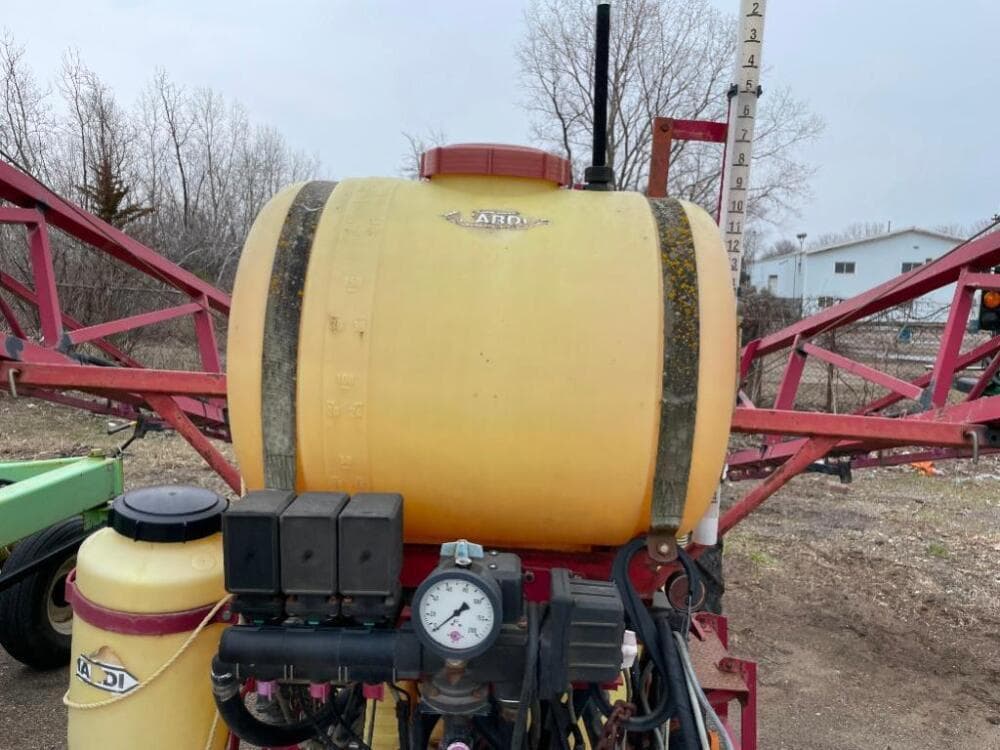 Hardi 650 Chemical Applicators Sprayers - Pull Type for Sale | Tractor Zoom