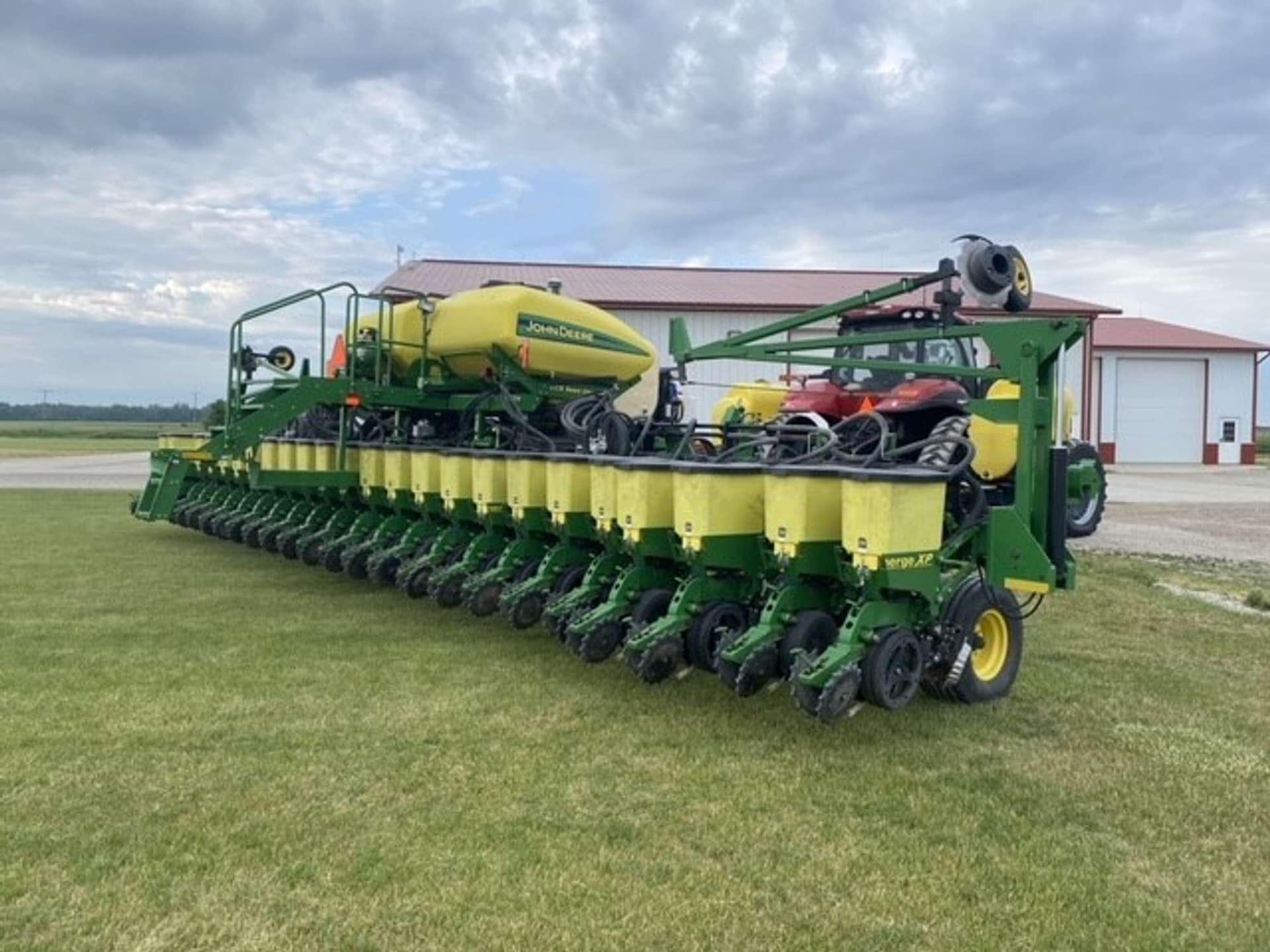 Tractor Zoom - John Deere DB44