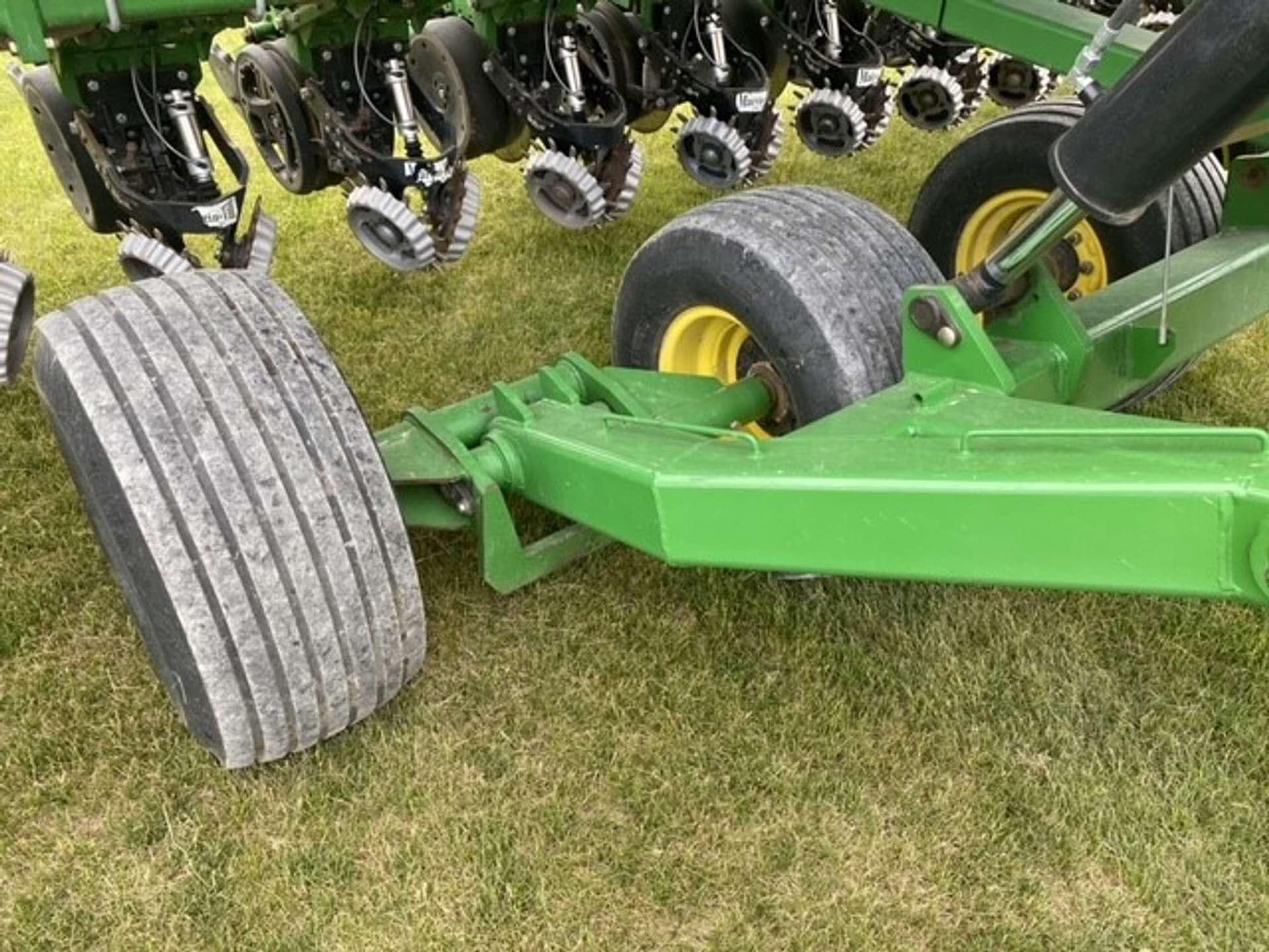 Tractor Zoom - John Deere DB44