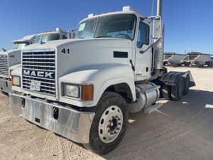 SOLD - 2007 Mack CHN613 Lot No. 2183 Other Equipment with 537,768 mi | Tractor Zoom