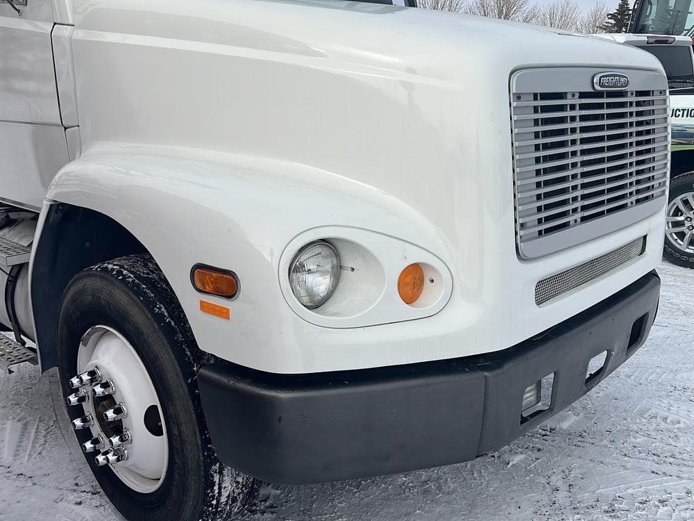 2000 Freightliner FLD112 Other Equipment Trucks for Sale | Tractor Zoom