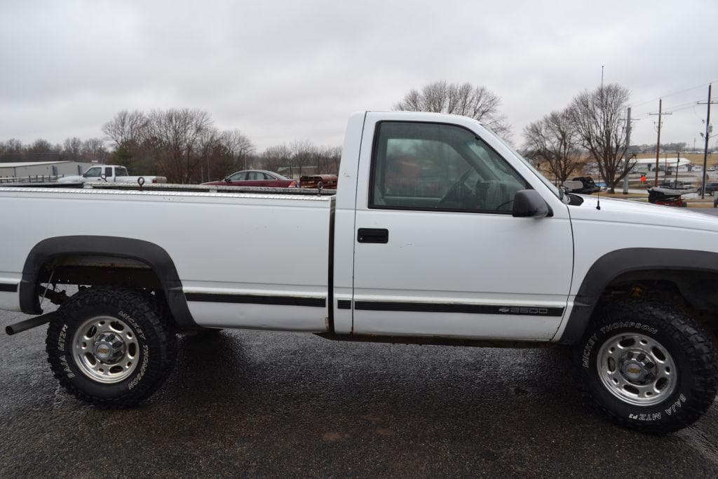 Tractor Zoom - 2000 Chevrolet 2500