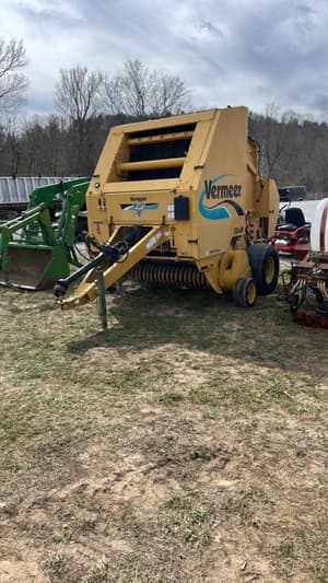 SOLD - L1- VERMEER 504M ROUND BALER- -DCF WIDE PICKUP- NET WRAP ...