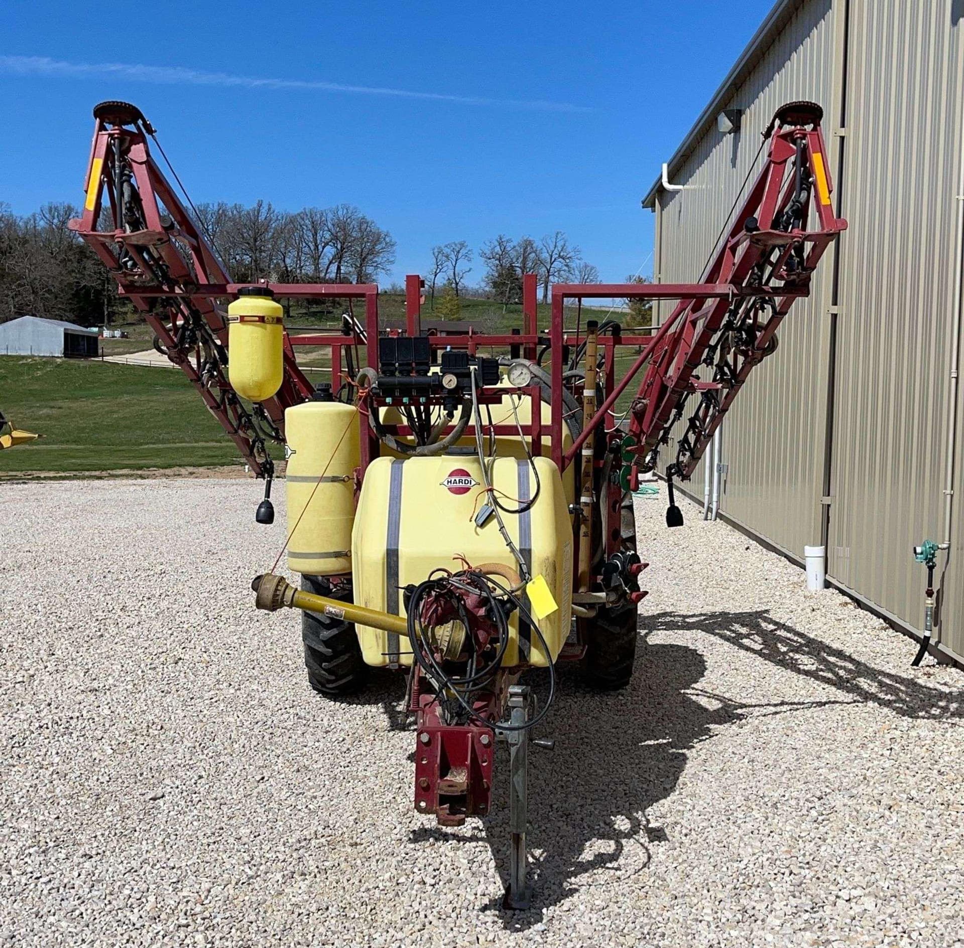 Hardi 550 Chemical Applicators Sprayers - Pull Type for Sale | Tractor Zoom