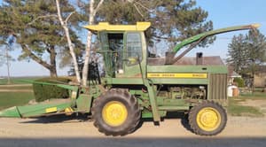 SOLD - John Deere 5400 Self-Propelled 4WD Chopper, 3-Row Green Corn ...