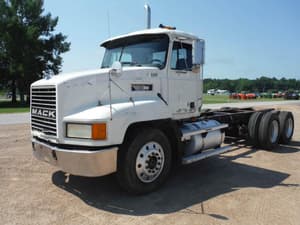 SOLD - 2000 Mack CH613 Lot No. 506 Other Equipment with 123,846 mi | Tractor Zoom