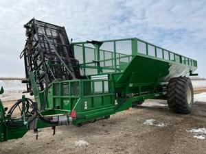 SOLD - 2018 Valley Beet 3552 35T beet cart, 52" belted folding elevator ...