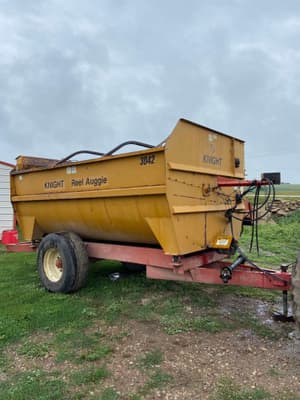 SOLD - Knight 3042 Lot No. 24 Hay and Forage | Tractor Zoom