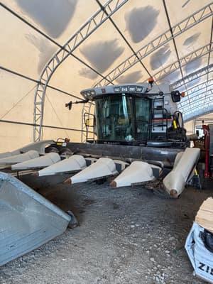 SOLD - Gleaner R65 Lot No. 461473 Combines with --- Hrs | Tractor Zoom
