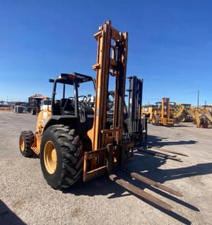 SOLD - Case 586G Lot No. 107B Construction with 8,110 Hrs | Tractor Zoom