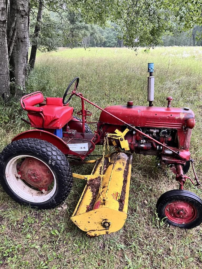 Tractor Zoom - 1953 Farmall Cub