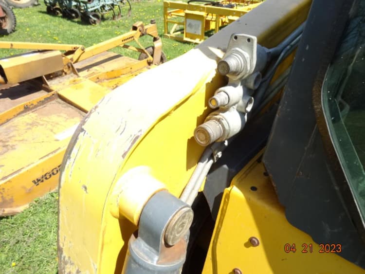 Gehl R220 Construction Skid Steers for Sale | Tractor Zoom