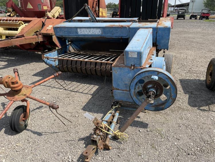 Ford 532 Hay and Forage Balers - Square for Sale | Tractor Zoom