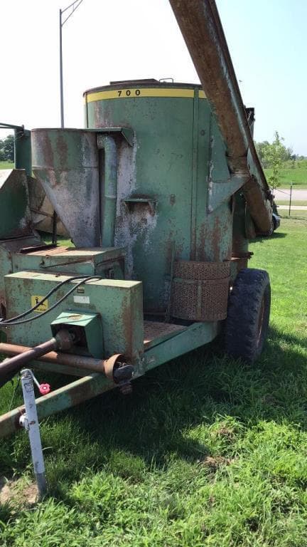John Deere 700 Hay and Forage Grinders/Mixers for Sale | Tractor Zoom