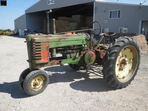 SOLD - 1939 John Deere B Lot No. 9556 Tractors with 17 HP | Tractor Zoom