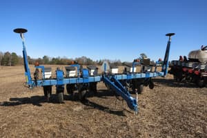 SOLD - Kinze 3000 Lot No. 249 Planting with 6 Rows | Tractor Zoom