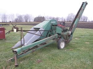 SOLD - Oliver 5 Lot No. 17 Harvesting | Tractor Zoom