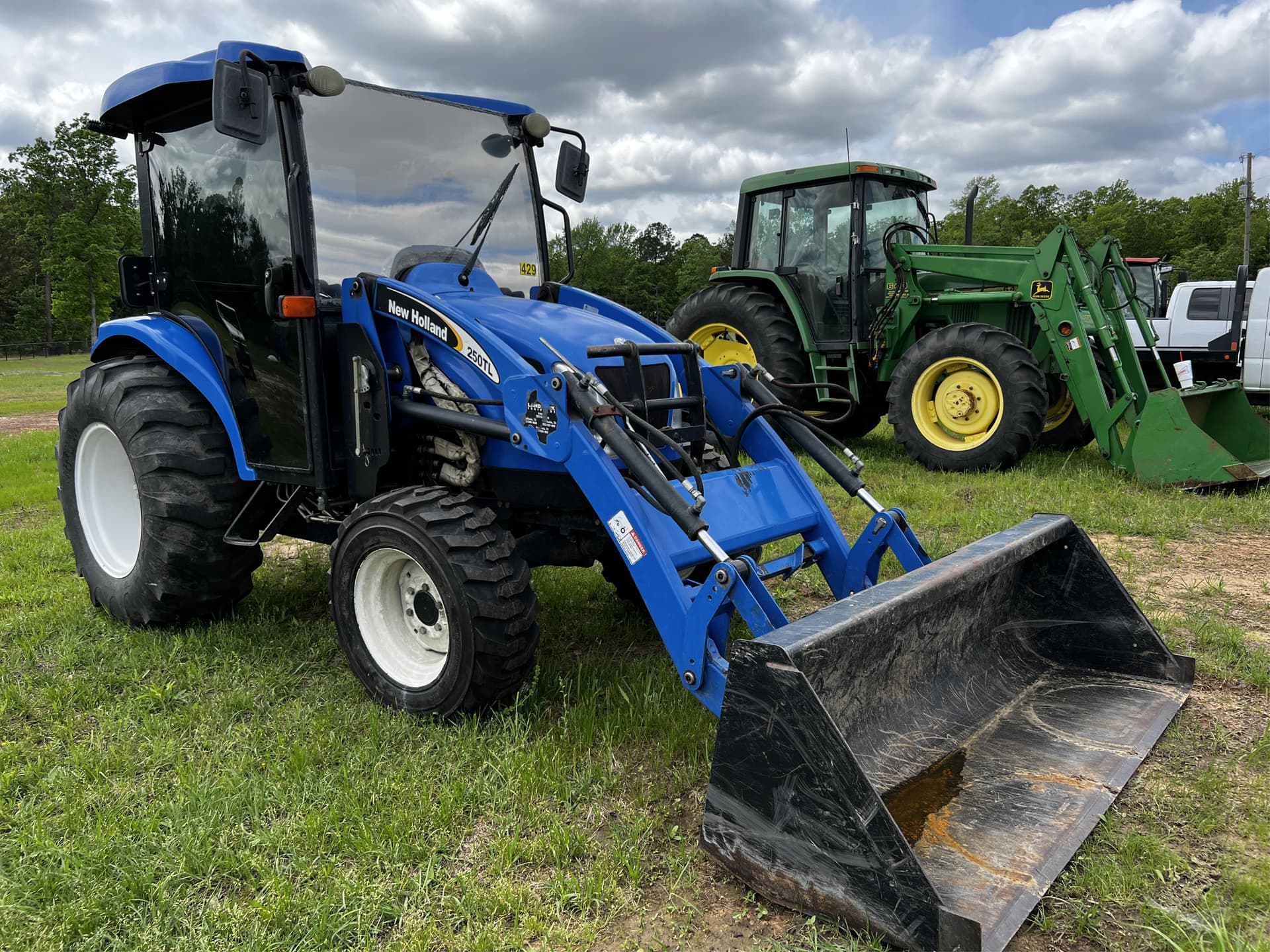 New Holland TC45DA Tractors 40 to 99 HP for Sale | Tractor Zoom